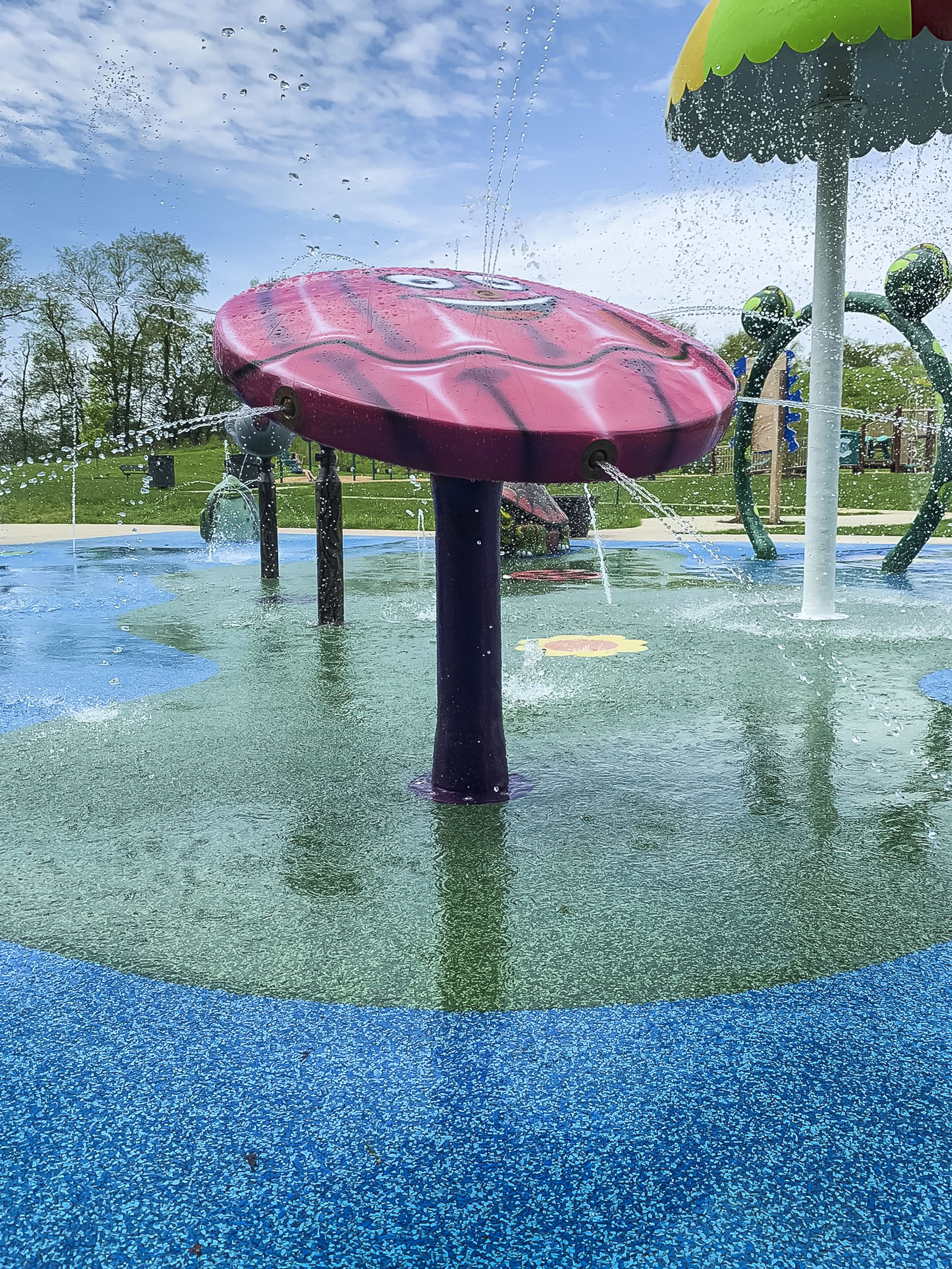 Clam Water Play Features